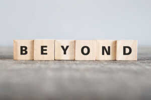 beyondの意味と使い方｜イメージやスラング的な熟語一覧・例文 | マイスキ英語
